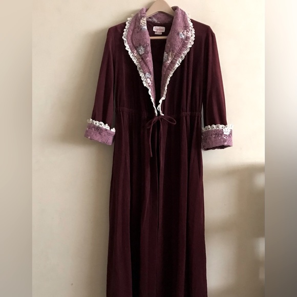 Vintage | Intimates & Sleepwear | Vintage Cottagecore Quilted Velour ...